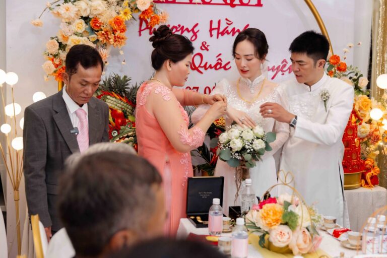 Lễ Đính Hôn Là Gì? Những Nghi Thức Trong Lễ Đính Hôn Cần Biết.