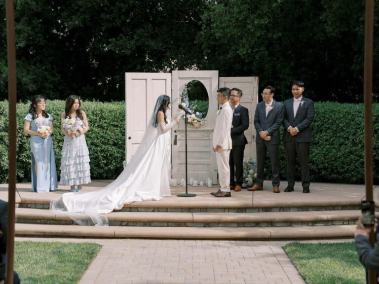 Lễ Vow là gì? Tại sao Lễ Vow được yêu thích trong đám cưới hiện nay?